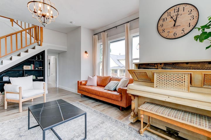 Willamette Valley Victorian | Near Tasting Rooms - Newberg, OR