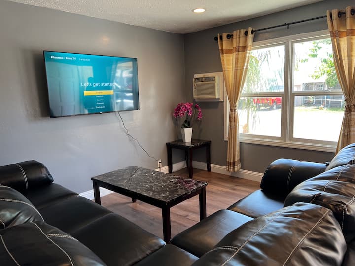 2 Bedroom 1 Bath  Entry House-5213 - Sacramento, CA
