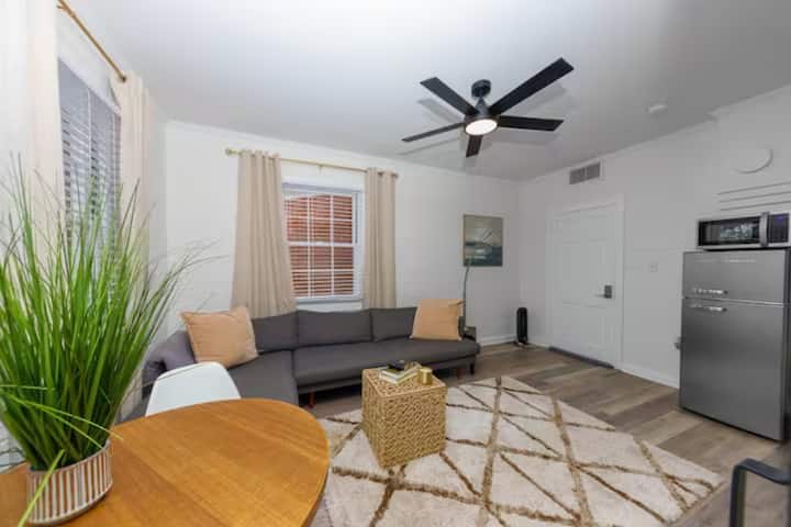 Lovely 1 Br With King Bed Apt 4 - New Bern, NC