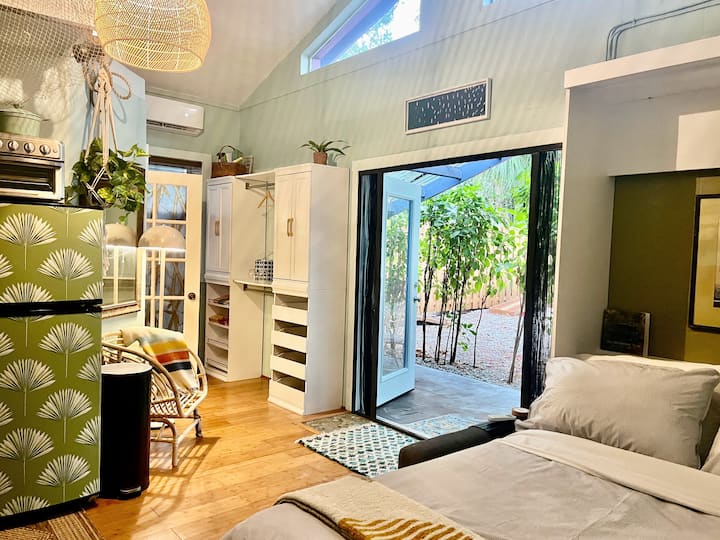 Cocoanut Cottage • Pup-friendly & Near Downtown - Sarasota