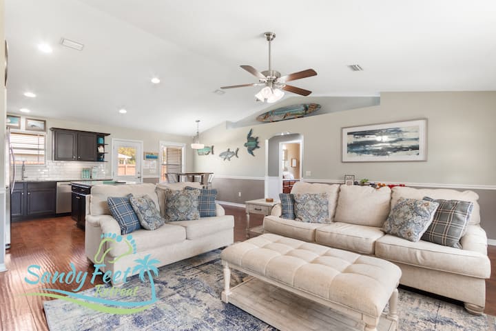 Sandy Feet Retreat• 3 Miles To Beach• Sleeps 6 - Navarre, FL