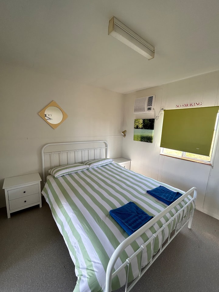 Akubra Downs, Yeppoon-  Room 2 (Queen Bed) - Rockhampton