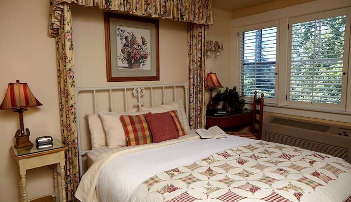 Lodge Room 8 In Boutique Hotel - Julian, CA