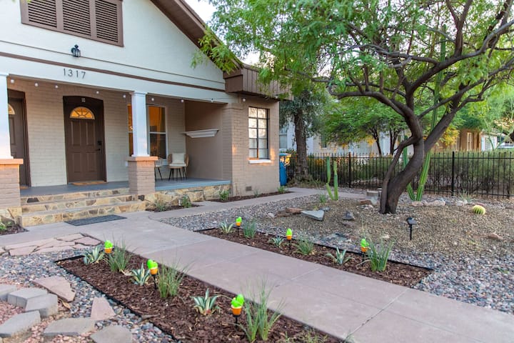 Home In Downtown Phoenix: Unit B - Phoenix Art Museum