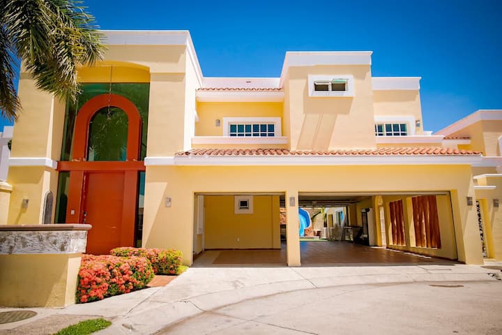 Casa Con Alberca En Zona Dorada - Mazatlán