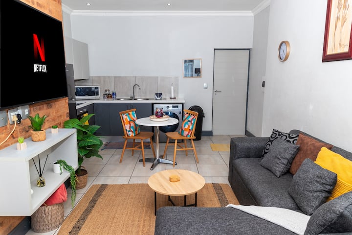 Placid - Self Check In - Modern - Near Menlyn - Pretoria