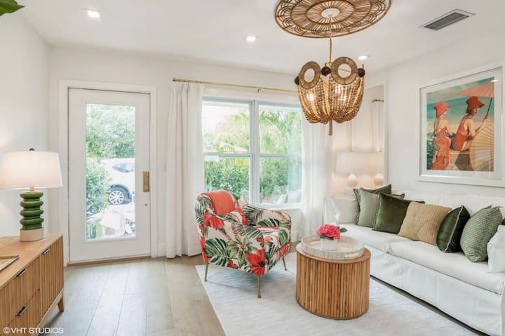 Palm Beach Luxury Villa - West Palm Beach, FL