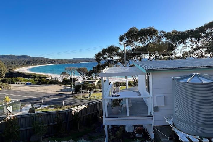 Pipi Shack - Iconic Waterfront Shack Binalong Bay - Binalong Bay