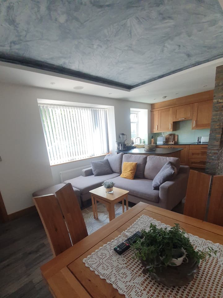 Bright, 2 Bedroom Flat - Dartford