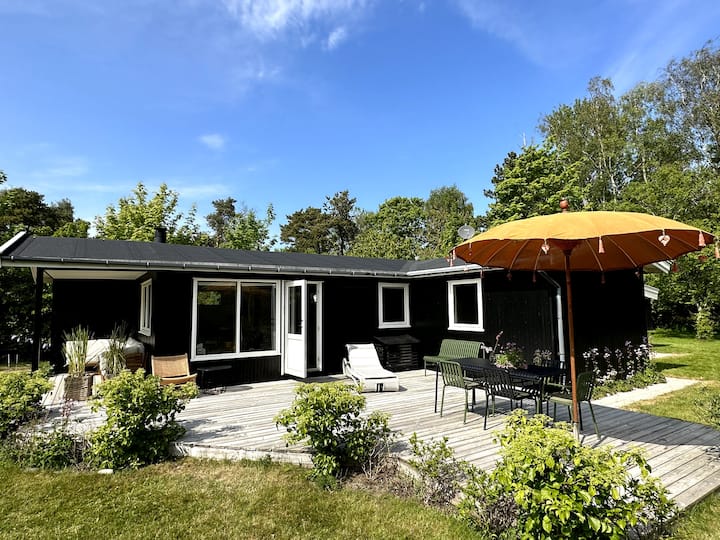 Skøn Sommerhus-stemning Mellem Tisvilde Og Vejby - Denmark