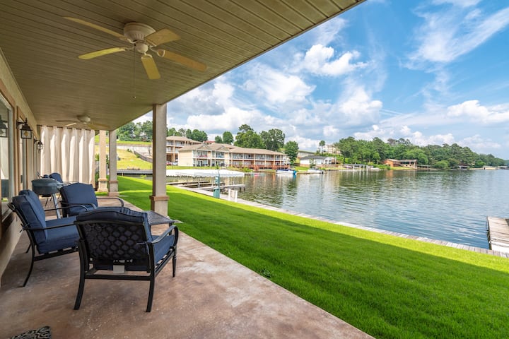 Water's Edge Newly Renovated Hamilton Paradise - Lake Hamilton, AR