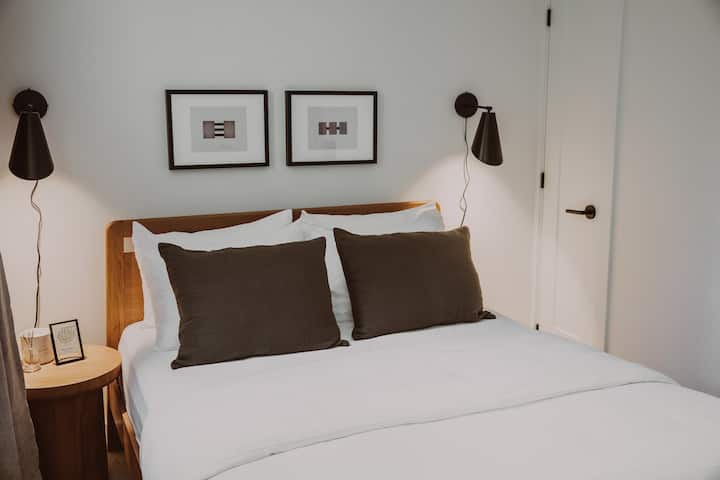 Dwell Aparthotels - Colby House (1 Bedroom + Den) - 京斯敦