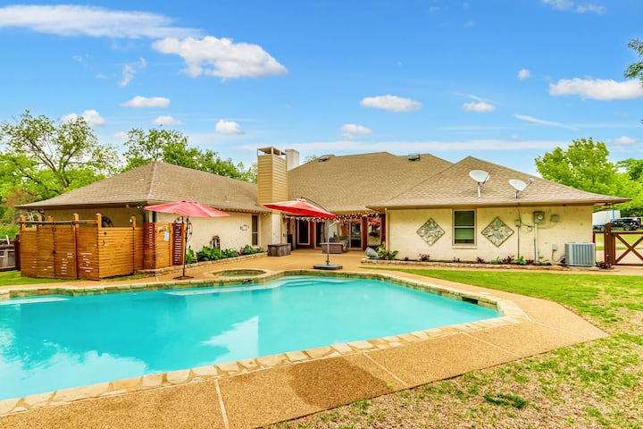 Lake House With Hot Tub 4 Bedroom And 3 Bath - Garland, TX