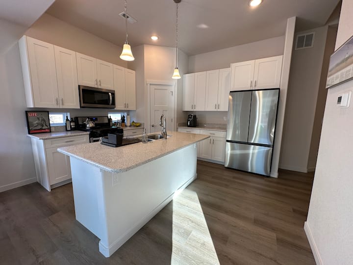 Luxury Townhome West Side! - Colorado Springs, CO