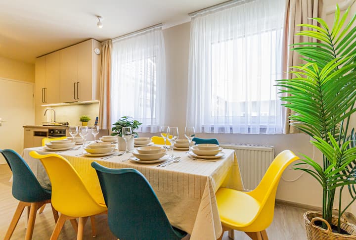 Central Bp | Free Parking | 3 Bedroom Apt+balcony - Budapest