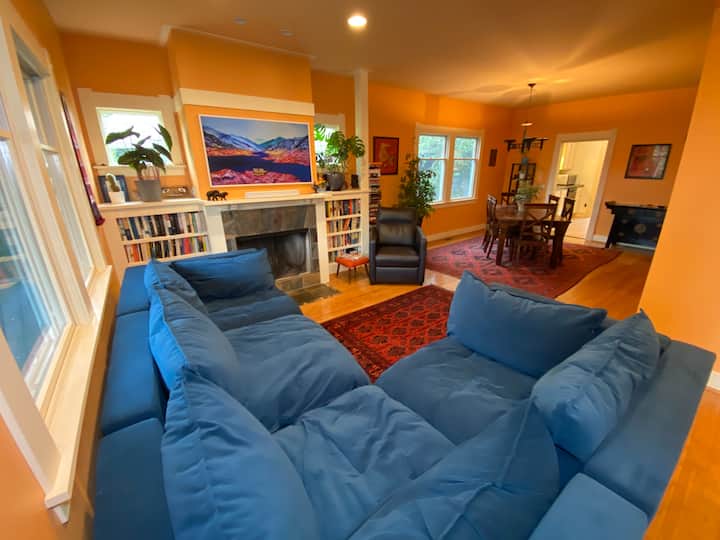 Family Home In Tangletown - Seattle, WA