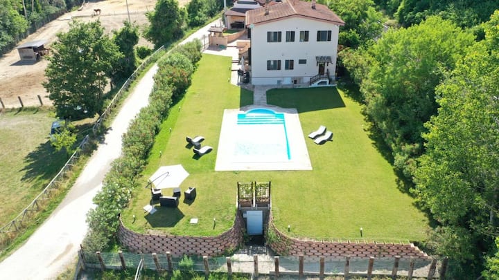 Country Western Club, Intera Casa Con Piscina - Abruzzo