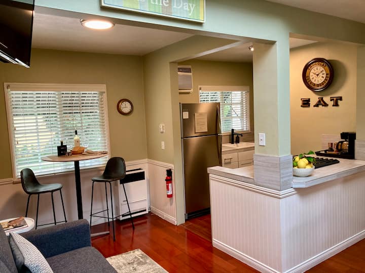 1 Best Location In Town! Steps To Beach, Wineries! - Santa Barbara