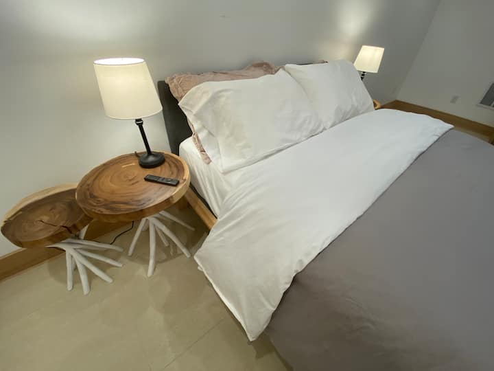 /Luxury Modern Western Hideout\ - Albany, NY