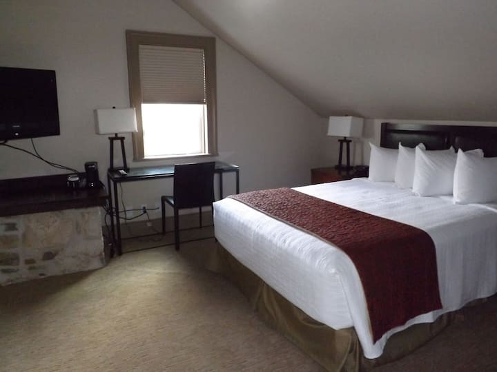 Downtown Perth Queen Room (#3) - Perth, ON, Canada