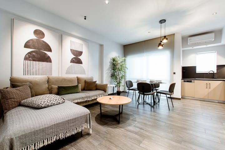 King Bed Suite | Free Parking & Fast Wi-fi B2 - Chania
