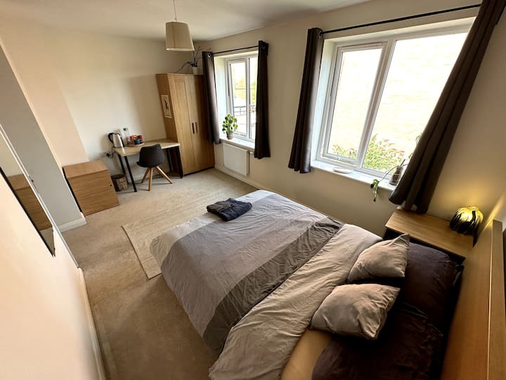 Spacious Room In Plant Paradise - Manchester Metropolitan University