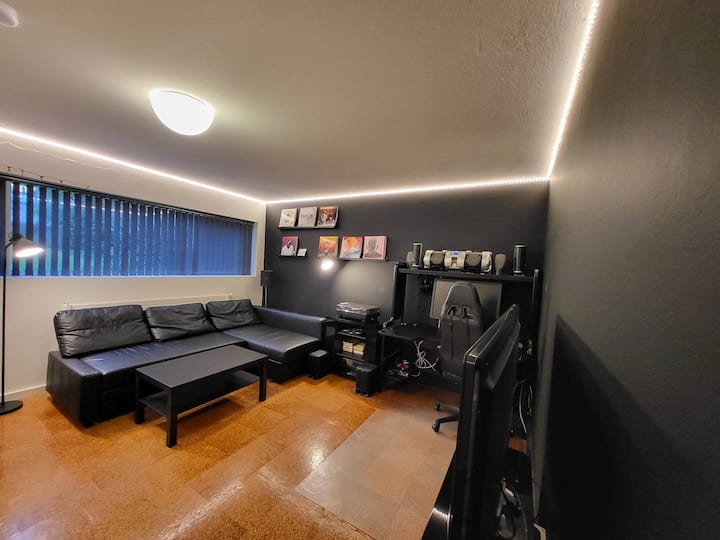 Small Flat Close To City Center - Islande