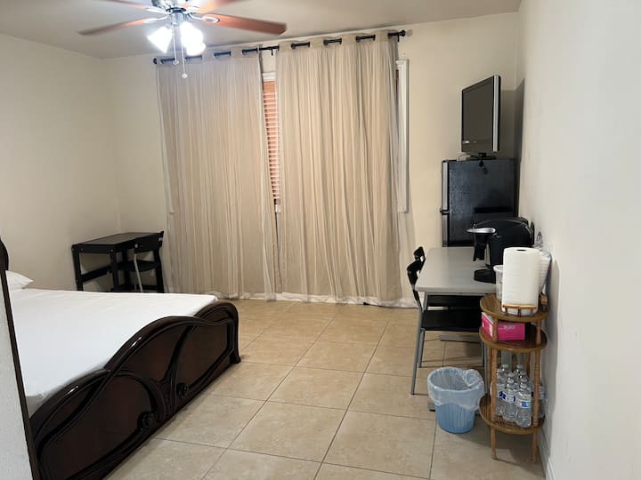 Lovely Room 1 Bed 1 Bath In O/c! - Garden Grove, CA