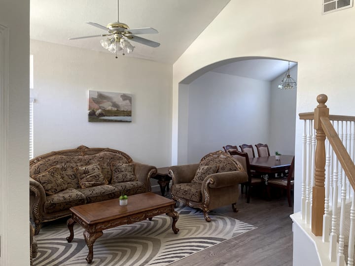 Charming Two-story House - Mallard Creek, Roseville