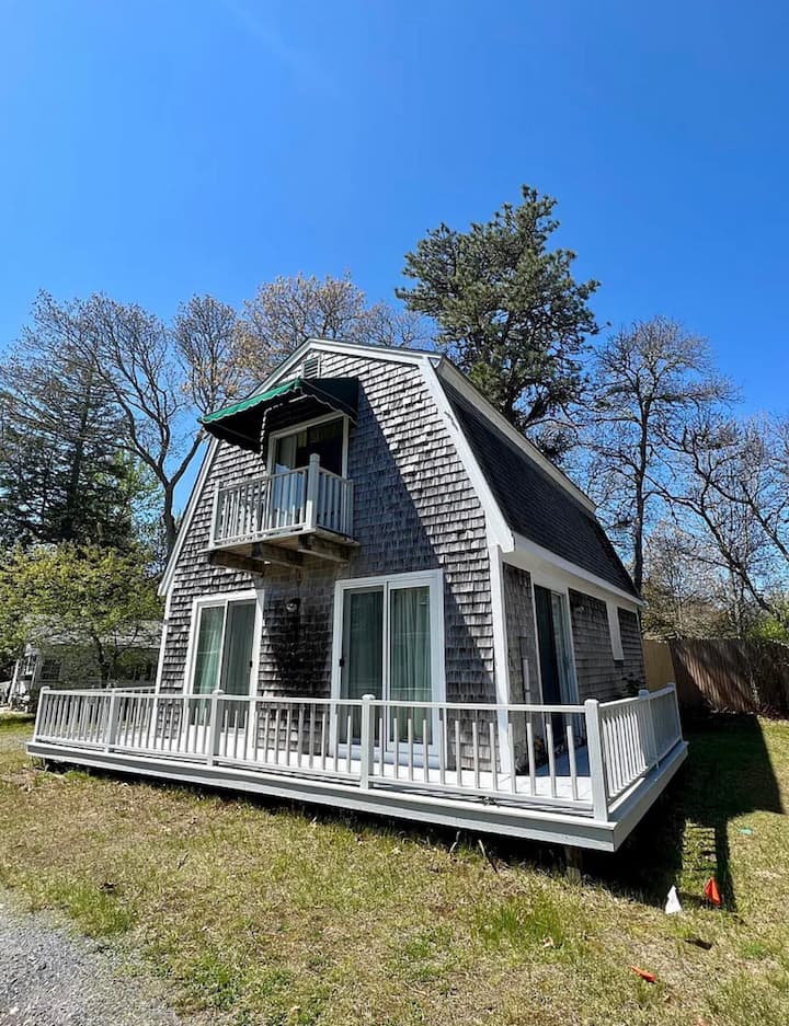 Charming West Harwich Cottage, Newly Renovated! - Orléans, MA