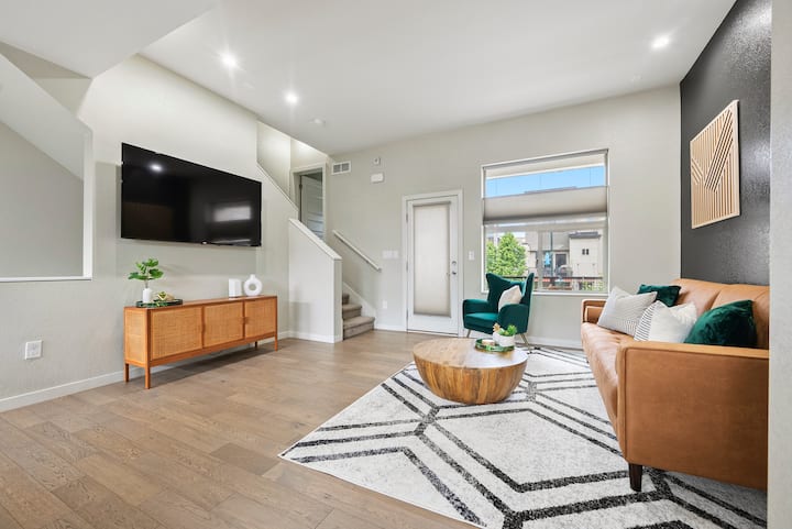 Centralpark |Relocation-ready 2br |Near Dia|dog Ok - Denver, CO