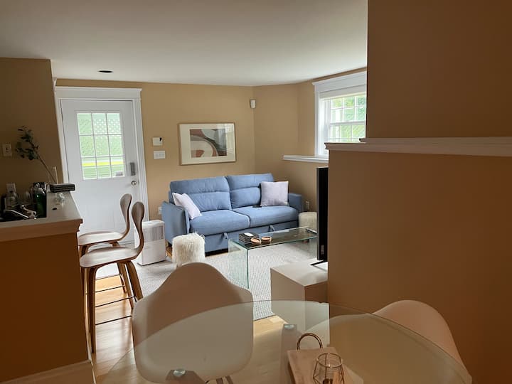 One Bedroom Apartment In South End With Parking - Halifax