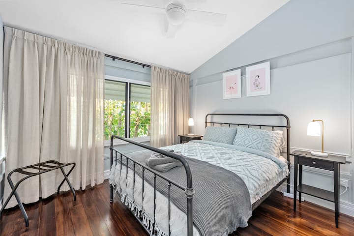 The Office! 1 Bed/1 Bath ~ New Farm - Brisbane