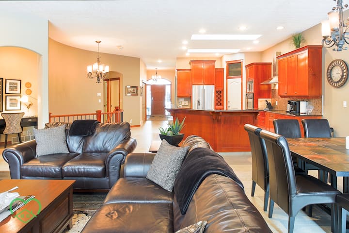 Large Executive Family Home In Fernie - Fernie
