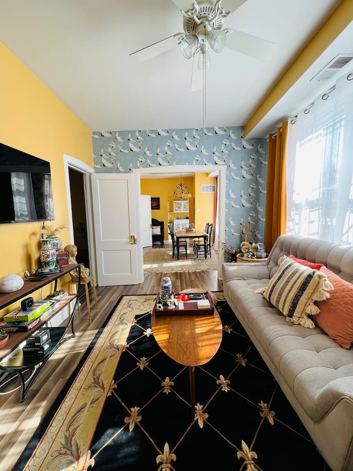 Fun! Warm! Centrally Located Wicker Park/2br - Chicago
