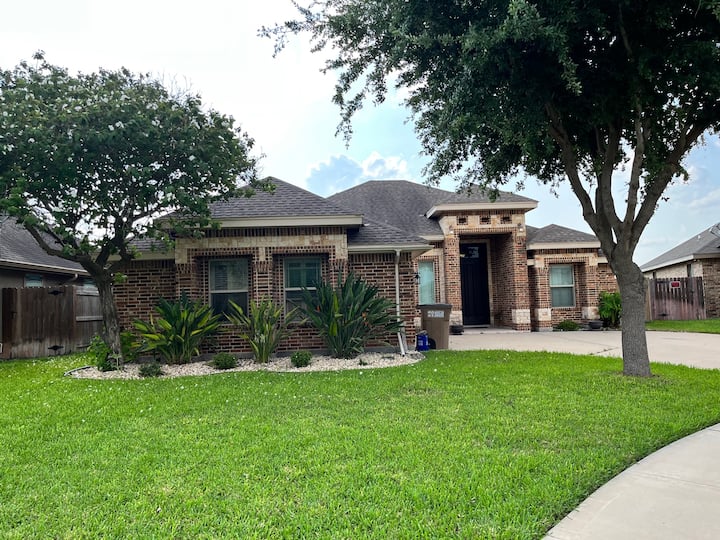 The Q Residence - Edinburg, TX