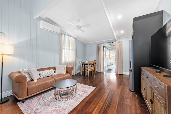 The Deck! 2 Bed/1 Bath/1 Car ~ New Farm - Newstead