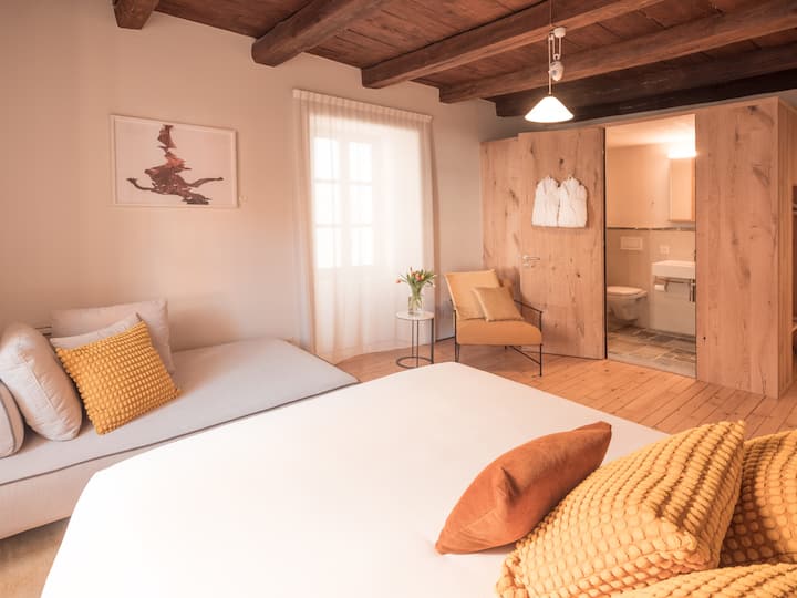 Two Beds, Three Guests In The Old Town «Onsernone» - Ascona