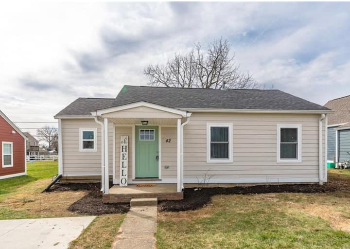 Discounts For Long Stays! 2br House W/ Parking - ルイビル, KY