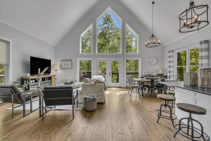 Enchanted Cottage In The Woods - Smithville, TN