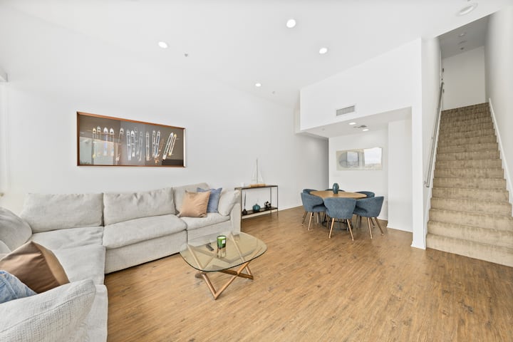 The Pearl Penthouse – Marina’s Finest 3-story View - Santa Monica, CA