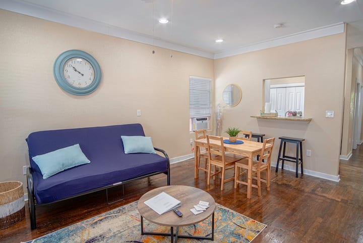 Luxe Living Newly Renovated 1br/1ba Near Downtown - San Antonio Missions National Historical Park