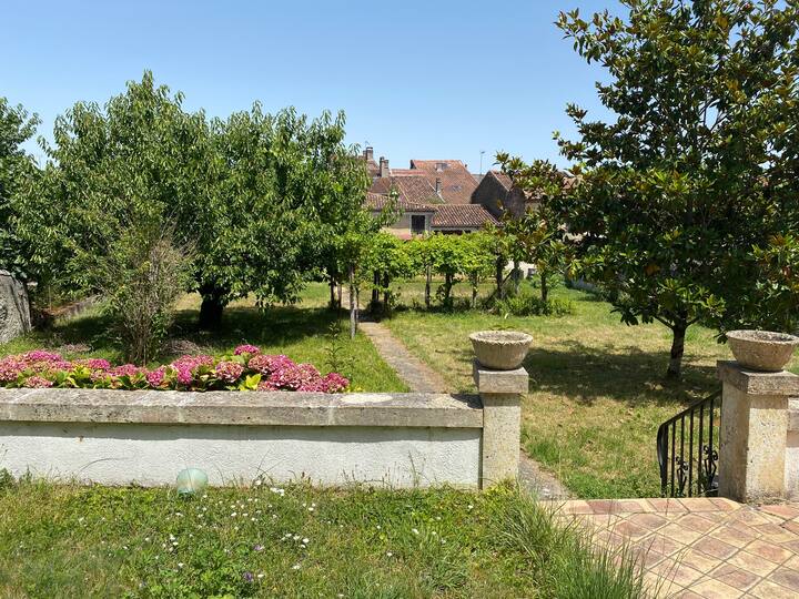 Ecrin De Verdure à 1 Mn Du Centre Ville - Les Jardins de Coursiana