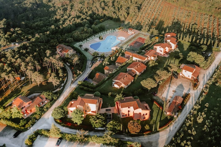 Tuscan Child-friendly Resort With Restaurant - Italy