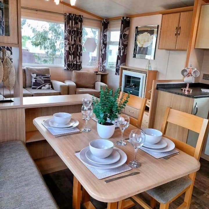 Cosy & Beautiful Charrot Caravan - Maldon, UK