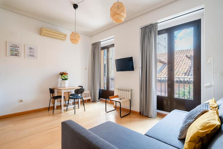 Flat In Barrio De Las Letras / Cervantes - Madrid
