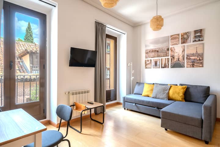 Flat In Barrio De Las Letras / Cervantes - Madrid