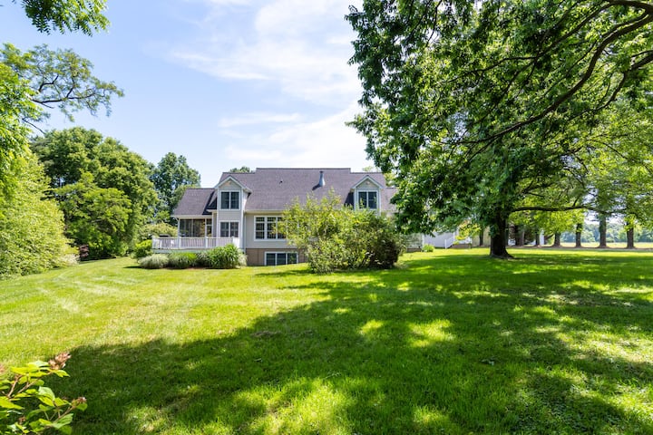 Lotus House: Spacious, Private, Expansive Views - Chestertown, MD