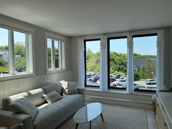 Bright & Spacious Waterview Haven Downtown Belfast - Belfast, ME