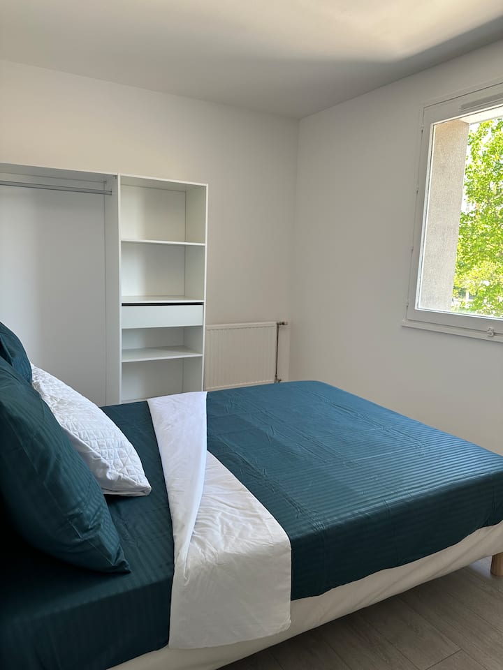 Colocation Filles Ch éQuipée+smart Tv+terrasse+ect - Essonne